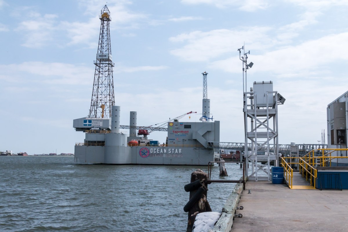 OCEANSTAR OIL RIG MUSEUM AND DOWNTOWN GALVESTON TEXAS | NO STONE UNTURNED